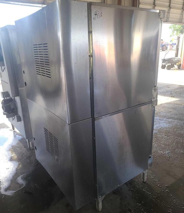 Used Vulcan Single or Three Phase Convection Oven VC4GD from School
